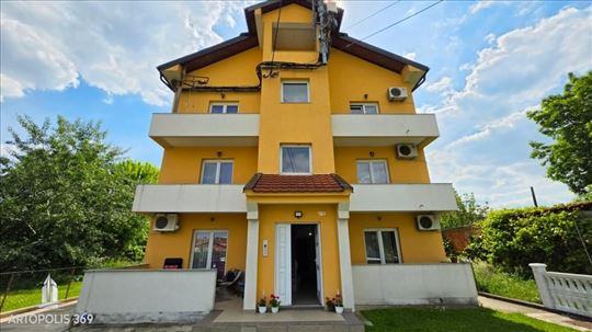 9 stanova na 6 ari placa + parking, posebna ponuda