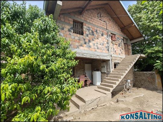 Kuća sa pomoćnim objektima, Belegiš, šifra 073