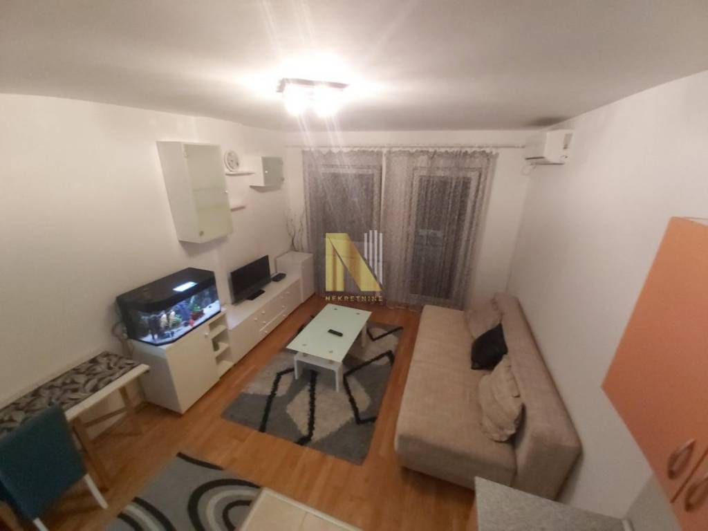 Garsonjera u dobrom stanju, drugi sprat, Stara Detelinara - Nova Detelinara, Novi Sad