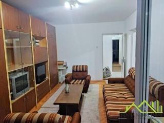 Trosobni stan osmi sprat, Bulevar Nemanjića - Dom zdravlja - Bulevar zona III, Niš