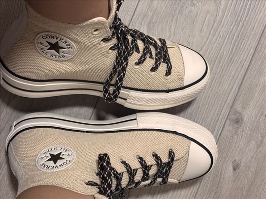 Totalno nove Converse Chuck Taylor
