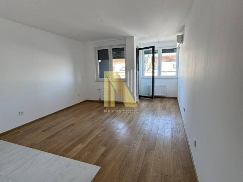 Garsonjera novo, peti sprat, Spens, Novi Sad