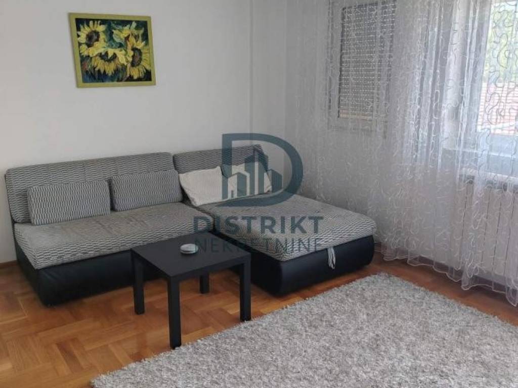 Dvosobni stan treći sprat, Niš