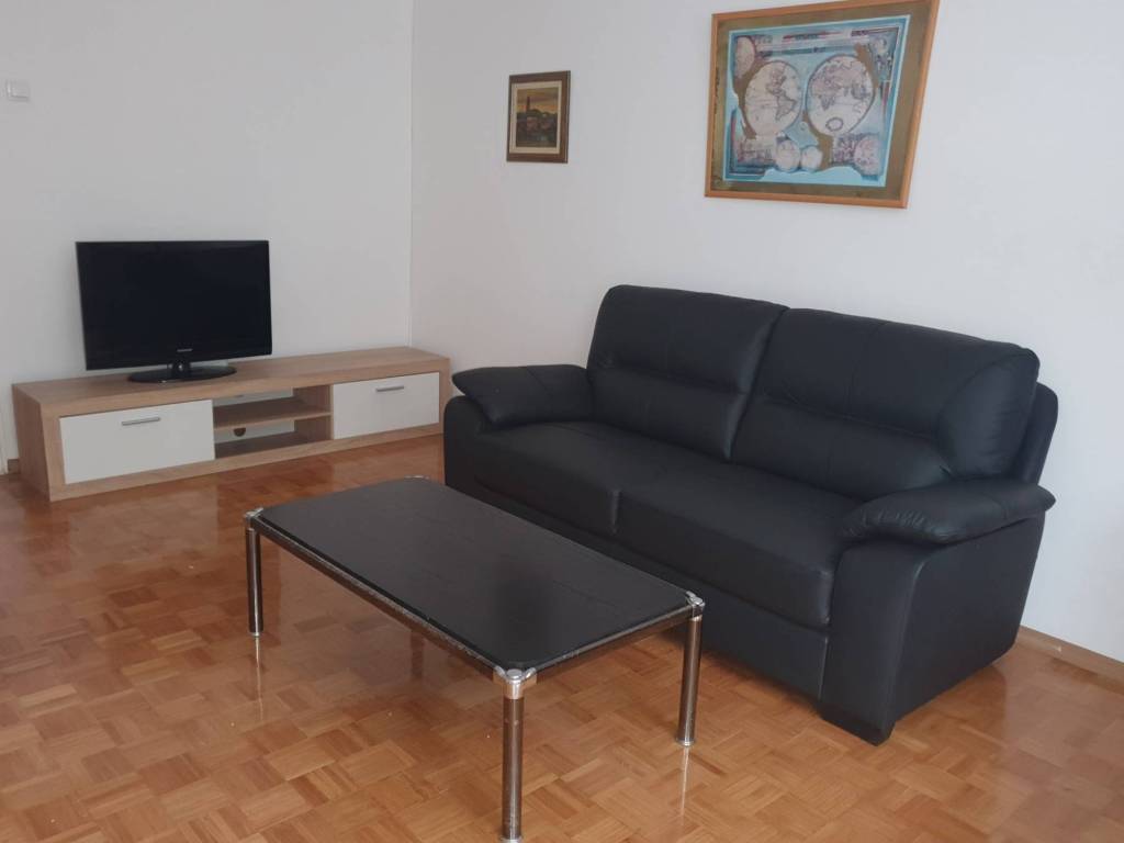 Dvosobni stan Ulica Pariske komune, Fontana - Studentski grad, Beograd