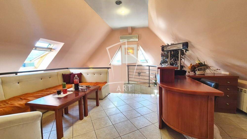 Duplex Bežanijska, Donji Grad, Beograd