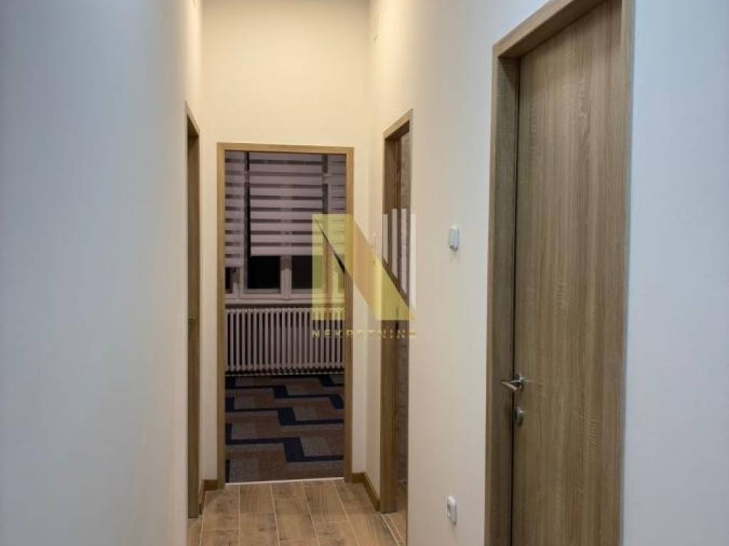Trosobni stan prvi sprat, Novi Sad