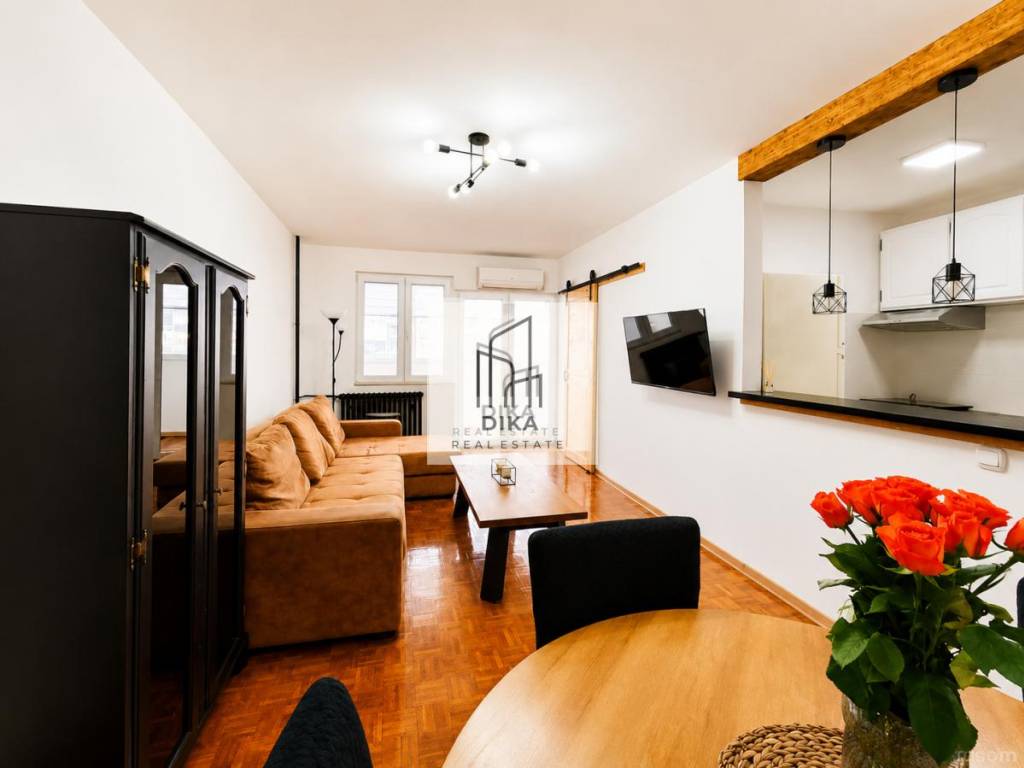 Trosobni stan peti sprat, Beograd