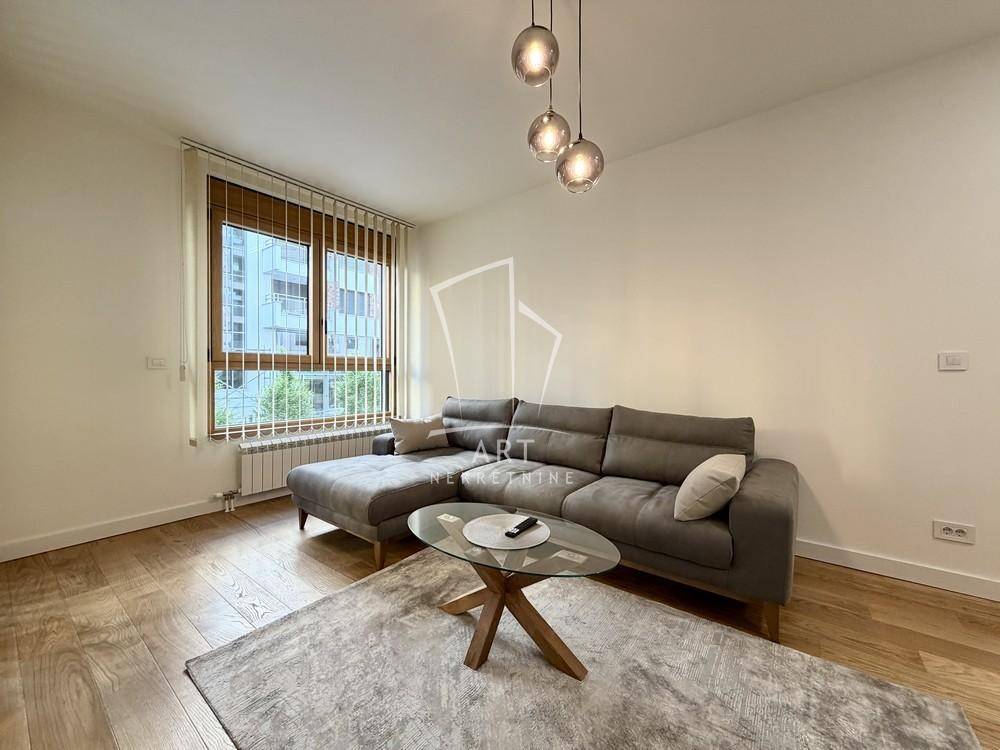 Dvosobni stan Aleksinačkih rudara, Paviljoni - Pariske komune - Ikarus, Beograd