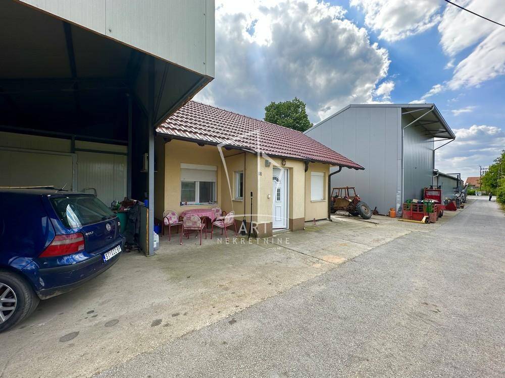 Samostalna porodična vila Braće Trninić, Stari Banovci, Stara Pazova