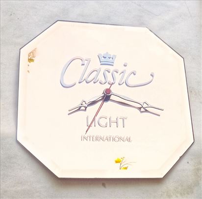 Retro zidni sat Classic Light International.