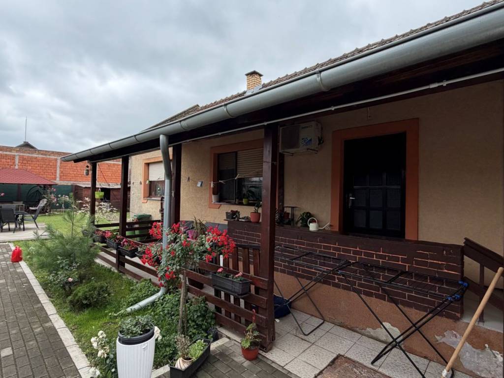 Samostalna porodična kuća 137 m², odlično stanje, Zrenjanin