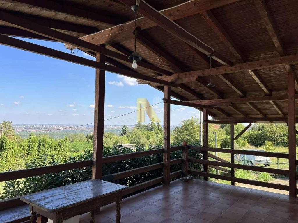 Samostalna porodična vila 135 m², Novi Sad