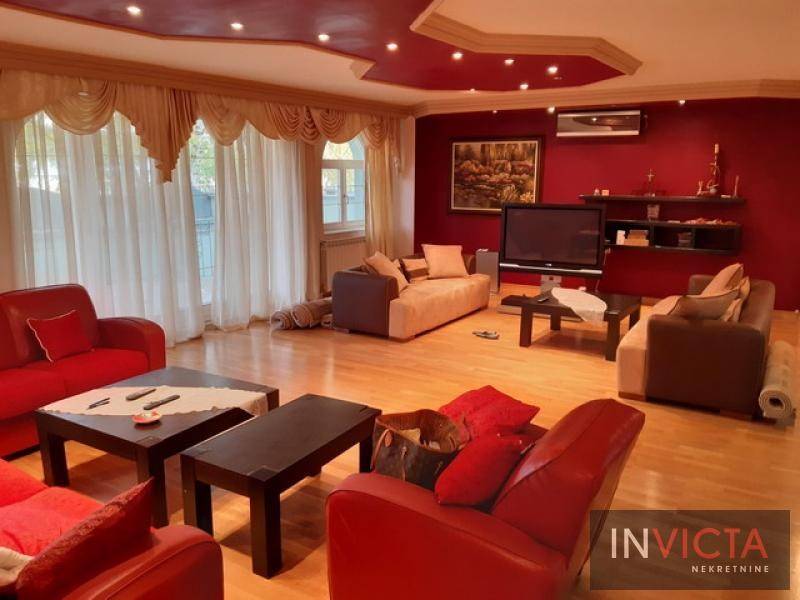 Samostalna porodična vila 720 m², novo, Novi Sad