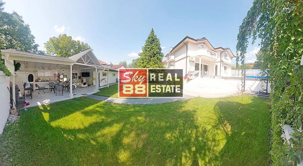 Samostalna porodična vila 280 m², za renoviranje, Beograd