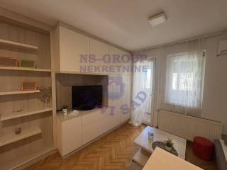 Jednosoban stan u dobrom stanju, peti sprat, Spens, Novi Sad