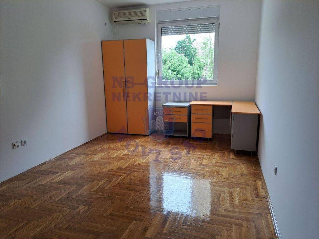 Radna soba 24 m², Grbavica, Novi Sad