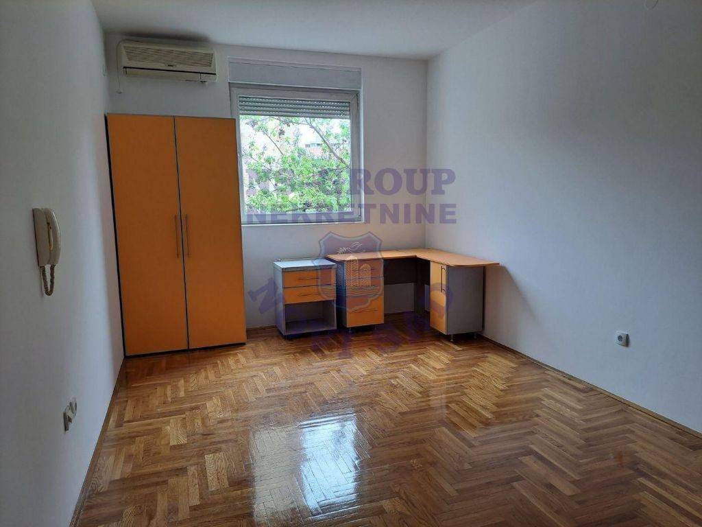Radna soba 24 m², Grbavica, Novi Sad