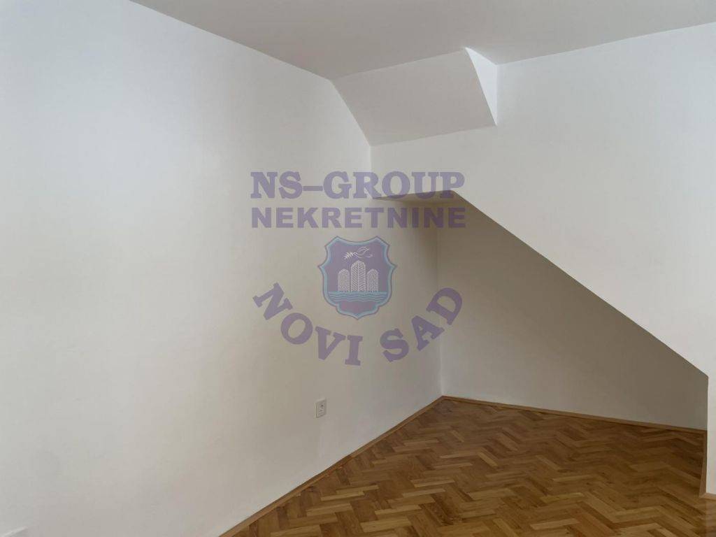 Radna soba 24 m², Stari Grad, Novi Sad