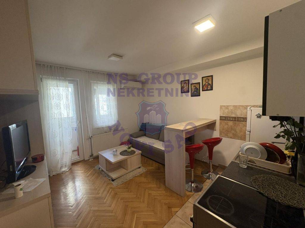Radna soba peti sprat, Spens, Novi Sad