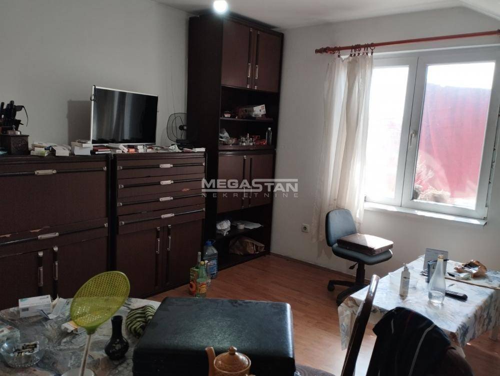 Trosobni stan u dobrom stanju, prvi sprat, Beograd