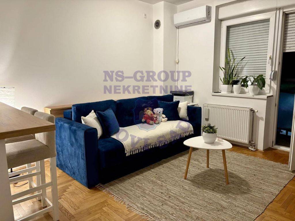 Garsonjera u dobrom stanju, prvi sprat, Grbavica, Novi Sad