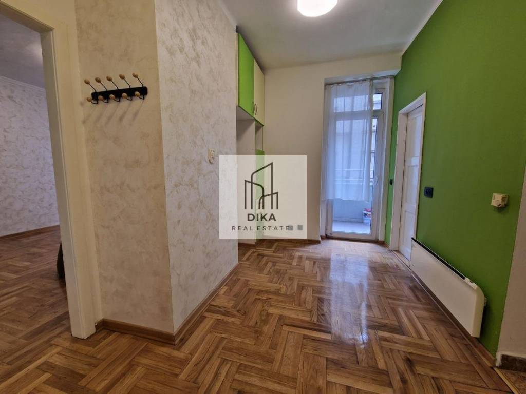 Dvosobni stan treći sprat, Beograd