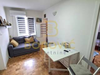 Trosobni stan peti sprat, Beograd