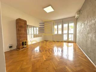 Dvosobni stan peti sprat, Beograd