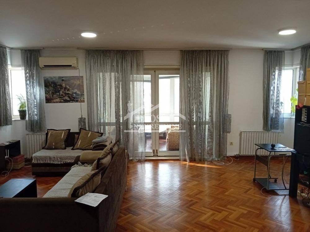 Četvorosobni stan Bulevar oslobođenja, Voždovačka crkva - FON - Saobraćajni fakultet, Beograd