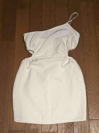 Zara bela haljinica