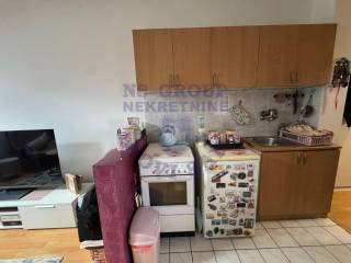 Jednosoban stan za renoviranje, peti sprat, Bistrica - Bulevar, Novi Sad
