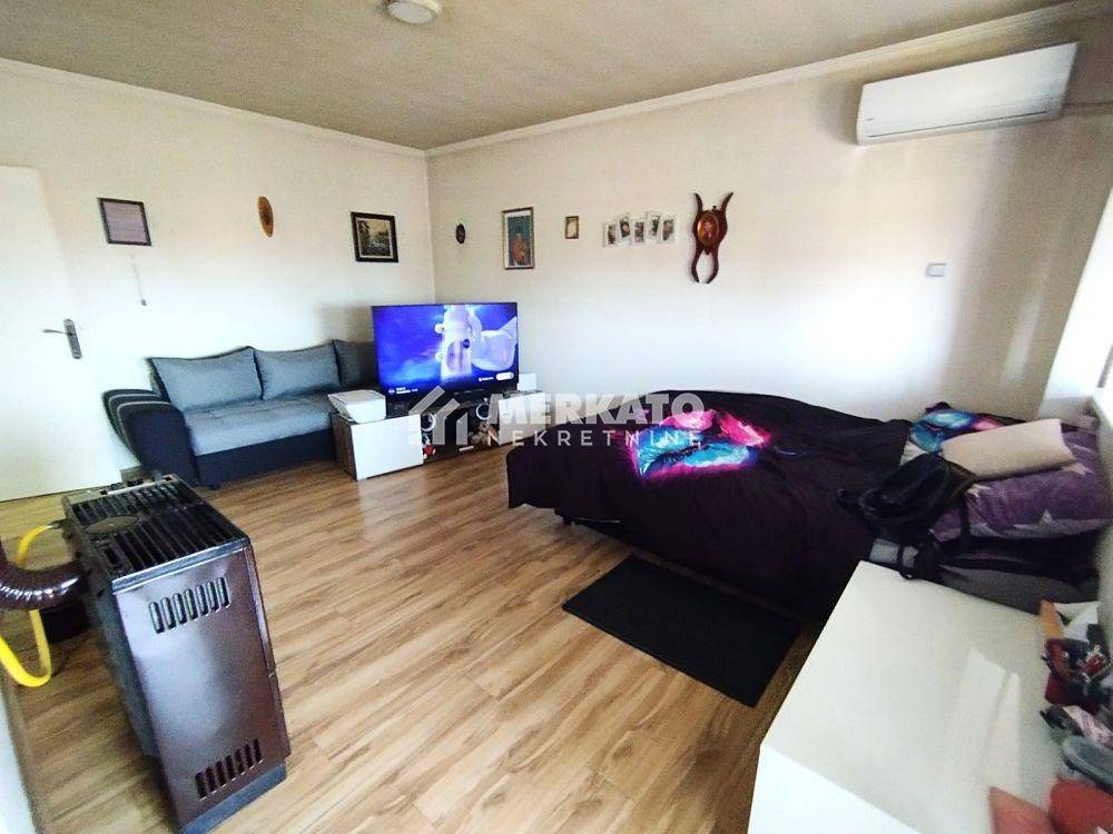 Dvosobni stan za renoviranje, treći sprat, Sečanj