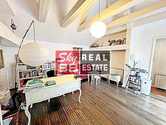 Trosobni stan za renoviranje, drugi sprat, Beograd