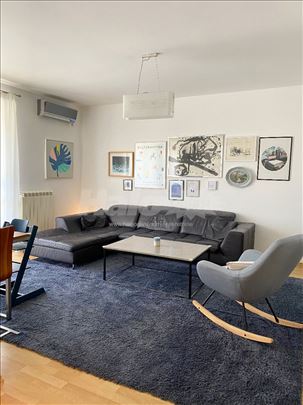 Uknjižen top stan 91 m2 + 20 m2 Gemax kod Metroa