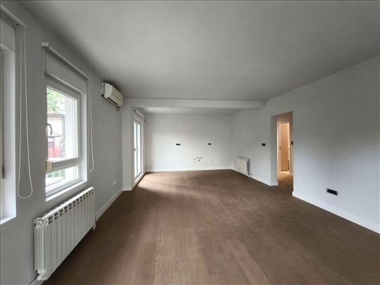 4.0 lux, svetao, kompletno renoviran stan