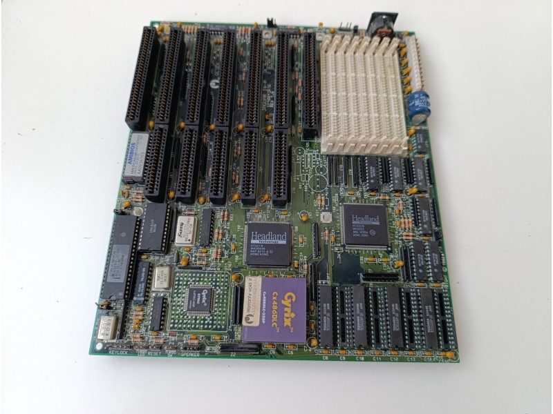 Stara maticna ploca - procesor Cyrix Cx486DLC - 33gp