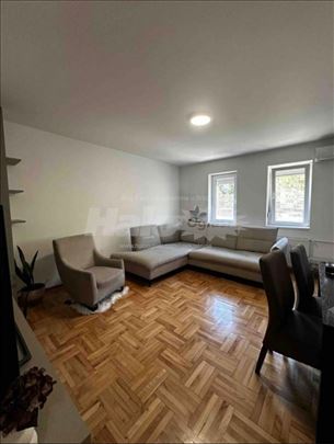 Lux renoviran 2.5 soban stan Borča