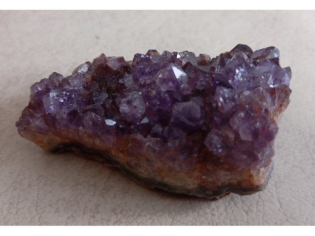 Ametist stena - deo geode