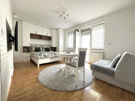 Cvetkova pijaca, 30m2, lux, namešten