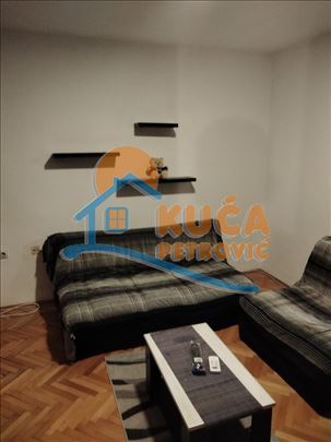 Izdaje se odličan, jednosoban stan u ulici Cara Ur