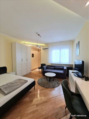 Krunski venac 25 lux, useljiv, namešten, moderan