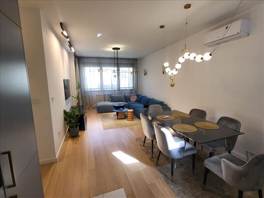 Lux kompletno opremljen 3.0 u novoj zgr.na Slaviji