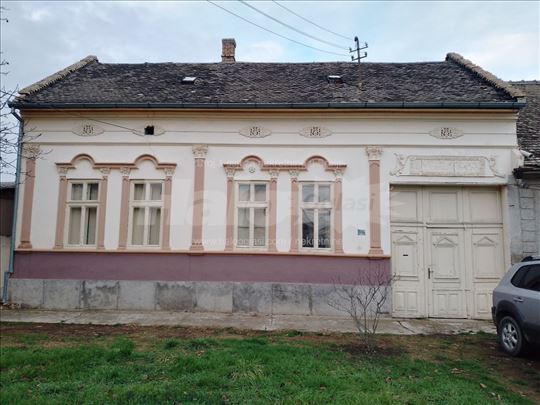 Kuća sa dva stana 361 m2 1/1 Vrbas / Ravno Selo