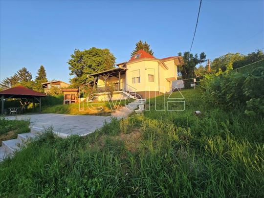 Kuća,Sremska Kamenica,Popovica,kv: 92.00