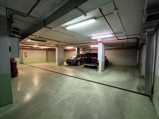 Garažno mesto u centru grada