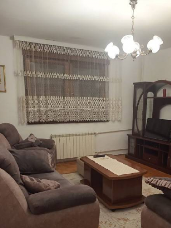 jednoiposoban, namešten stan u Zemun Polju
