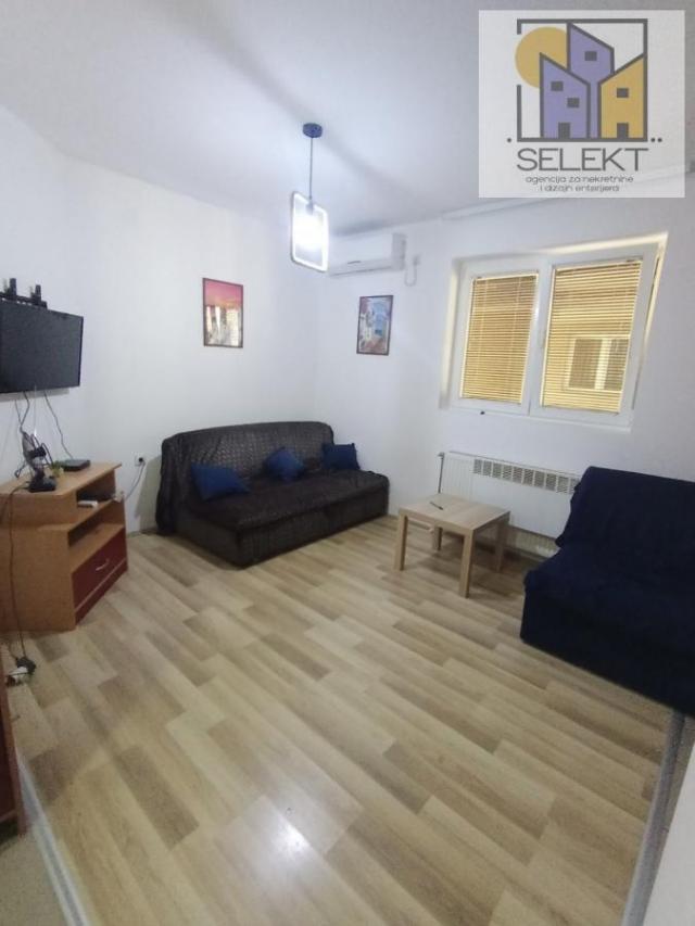 Nameštena garsonjera na dobroj lokaciji