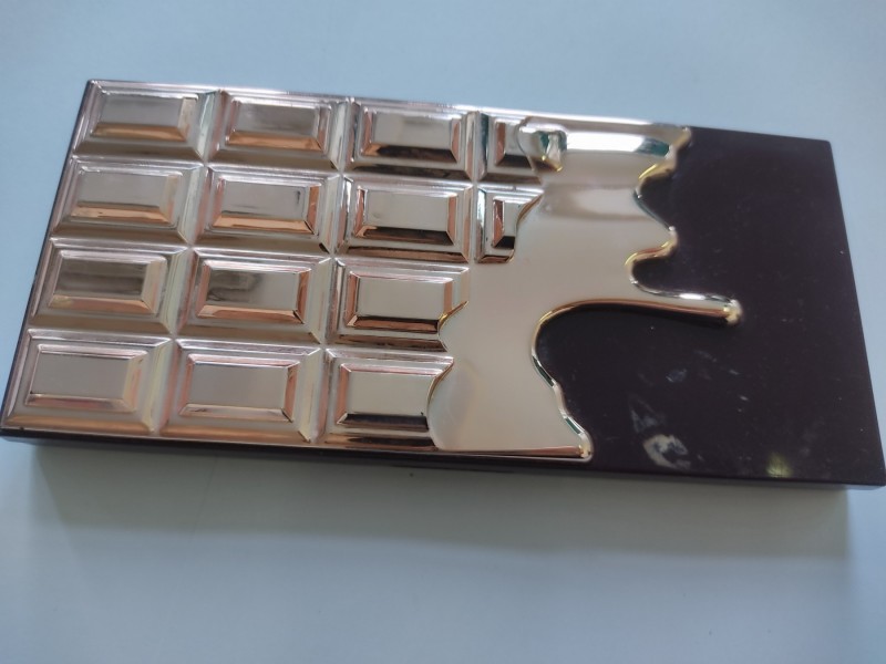 I LOVE MAKEUP CHOCOLATE ROSE GOLD SET SENKE OGLEDALO