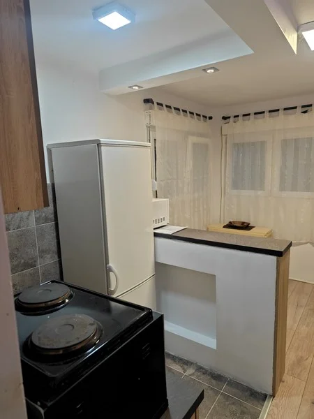 Voždovac, Lekino brdo, Tikveška, jednoiposoban 24m2, iznajmljujem