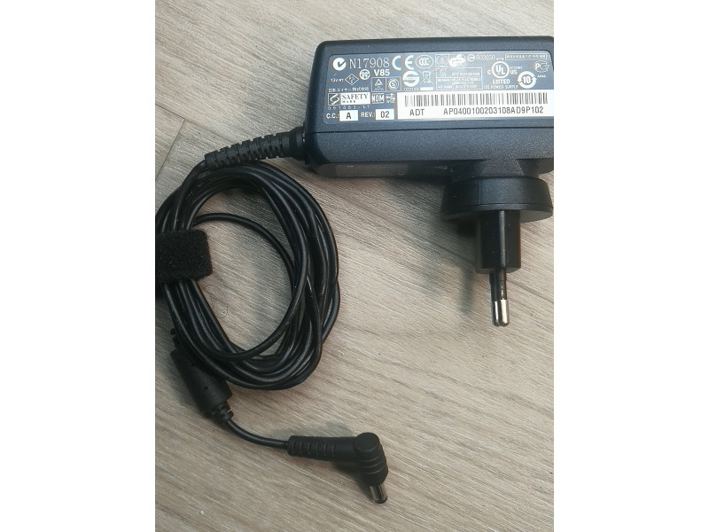 Adapter ADP-40TH A 19V --- 2,15A 40W